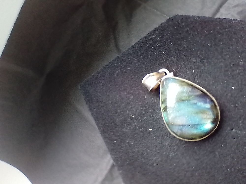 Silberanhänger mit Labradoritstein (Gebraucht) in Steinhausen für CHF 35 – mit Lieferung auf ...