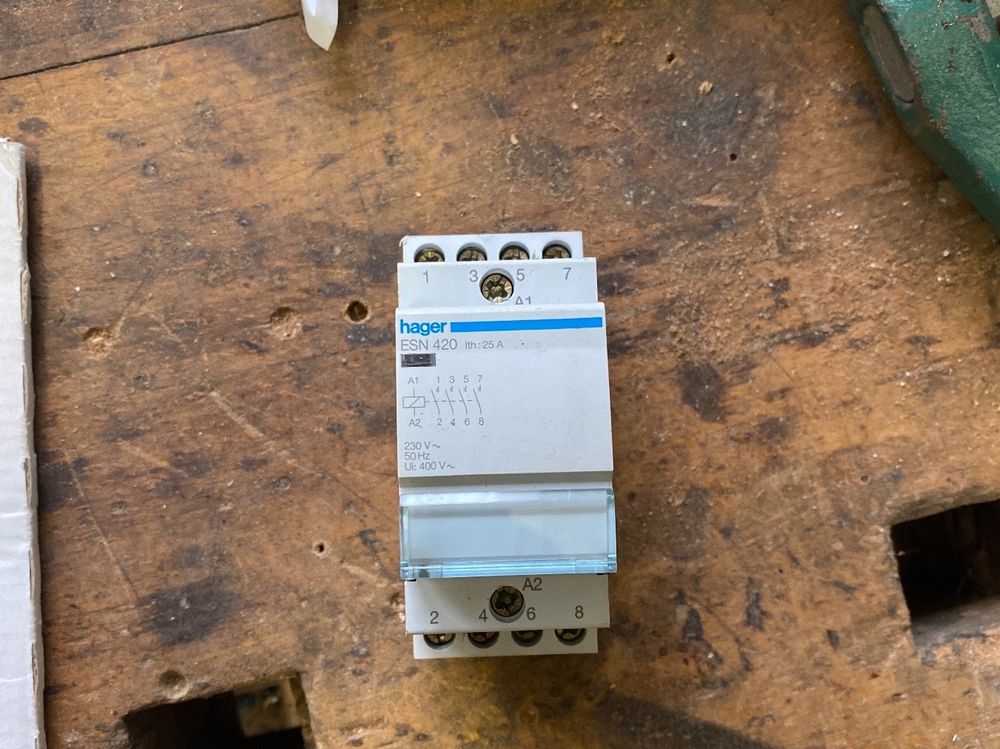 Schütz Relais Hager 25A 4S 230V 2 TE ESN420 (Gebraucht) in ...