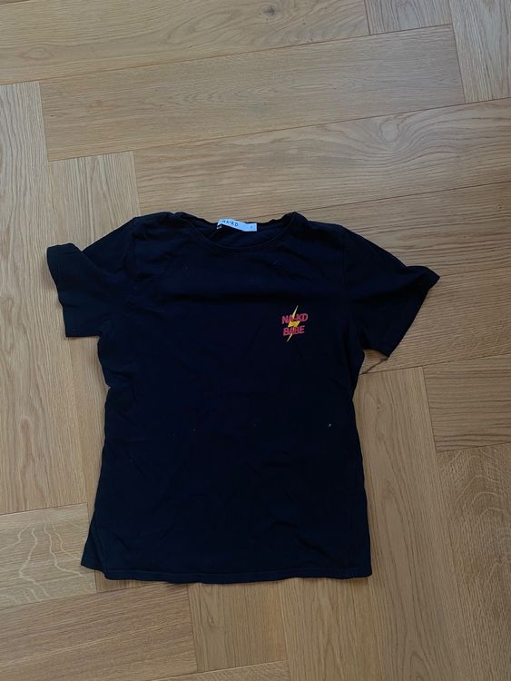 NA-KD Tshirt mit Graphic Print in schwarz (wie neu) | Kaufen auf Ricardo