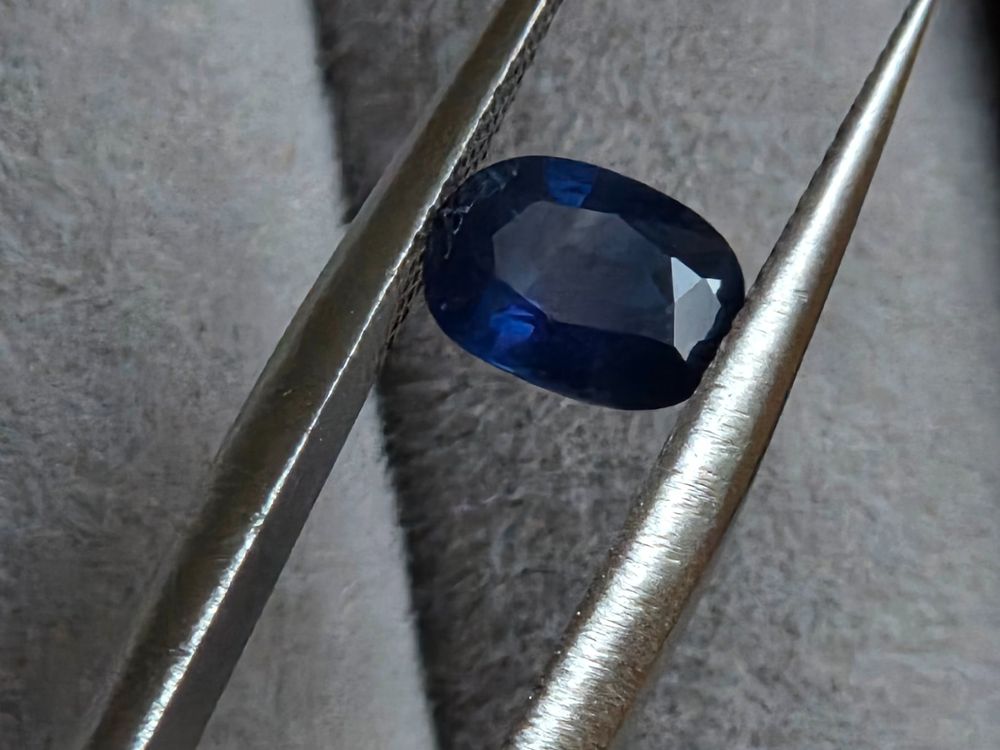 Ab 19.– | Saphir 1.03 ct – natürlich blau – AIG (Neu (gemäss ...