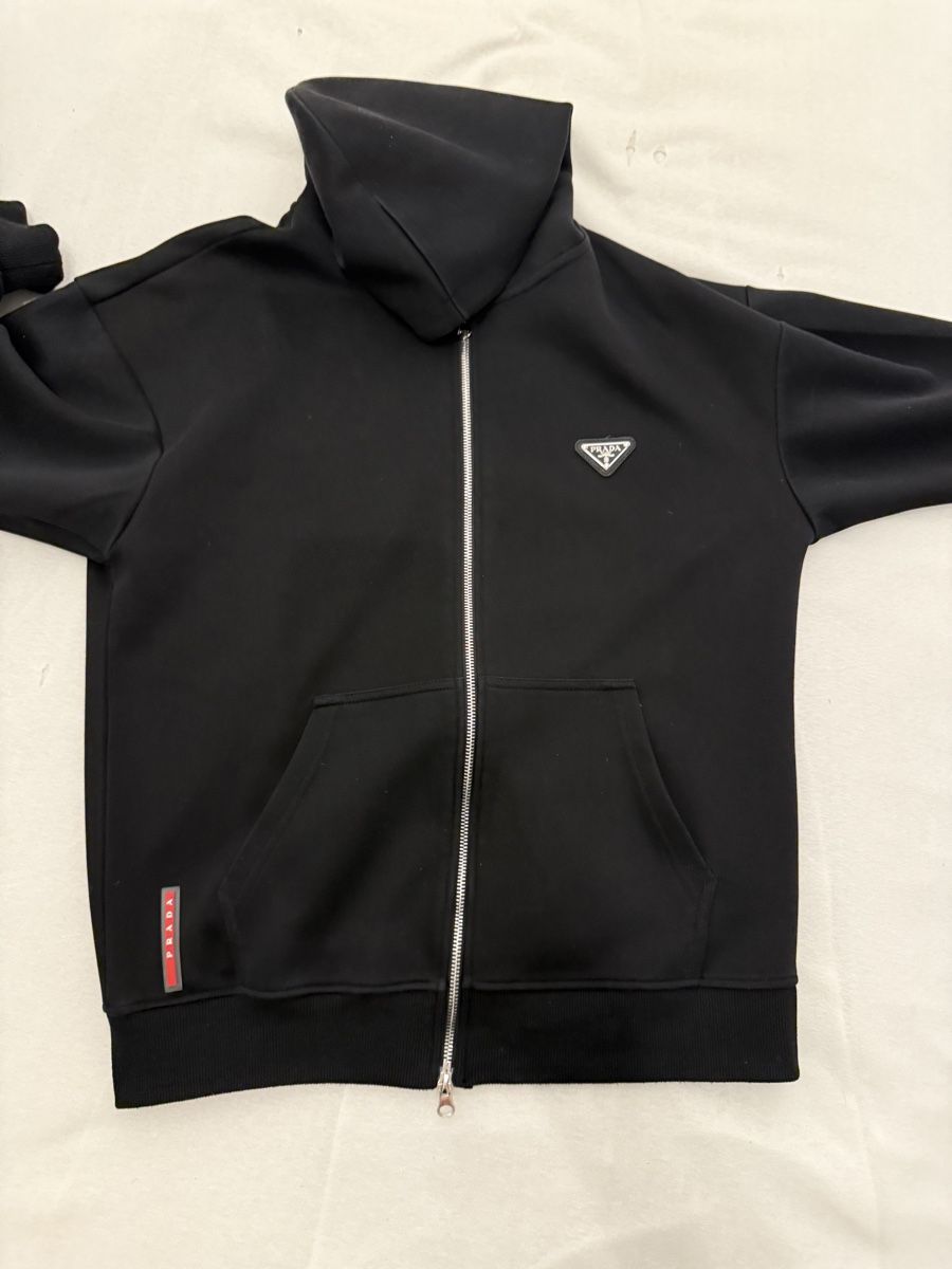 Prada Zip Up (Neu (gemäss Beschreibung)) in Chur für CHF 200 – mit ...