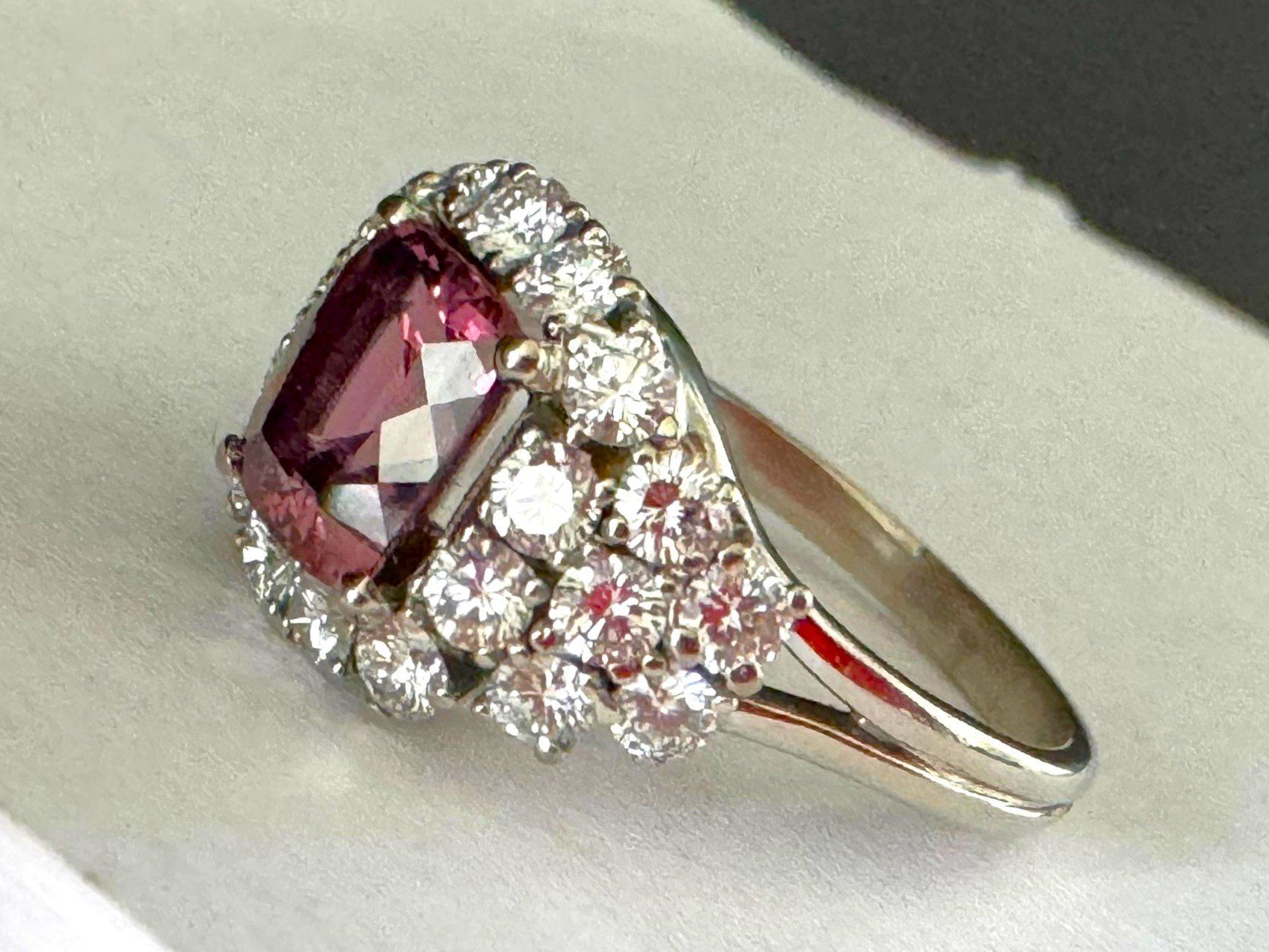 Weiss-Gold-Ring 750 mit Spinell 2,05 ct plus 22 Brillanten (Gebraucht ...