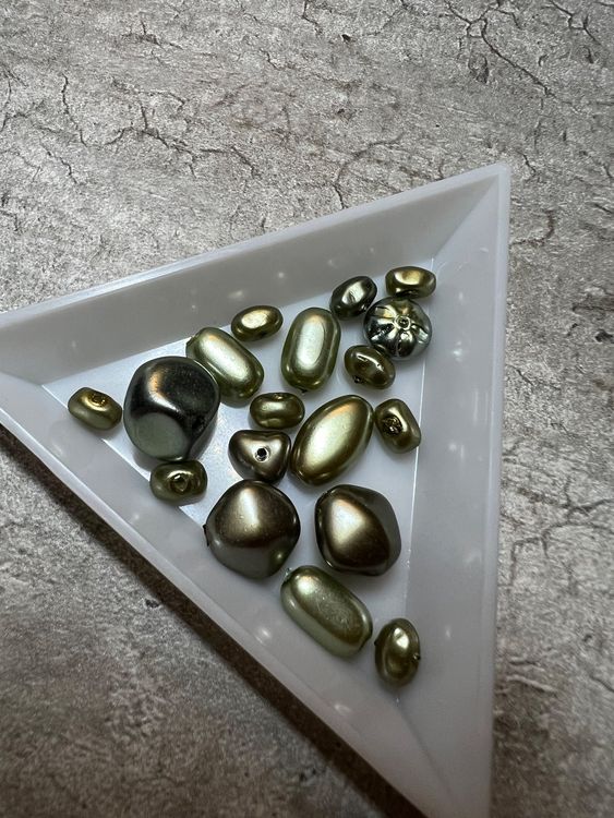 Acryl Perlen - Farbe Olivgrün / Mix (neu) (Neu und originalverpackt) in Menziken für CHF 1 – mit ...