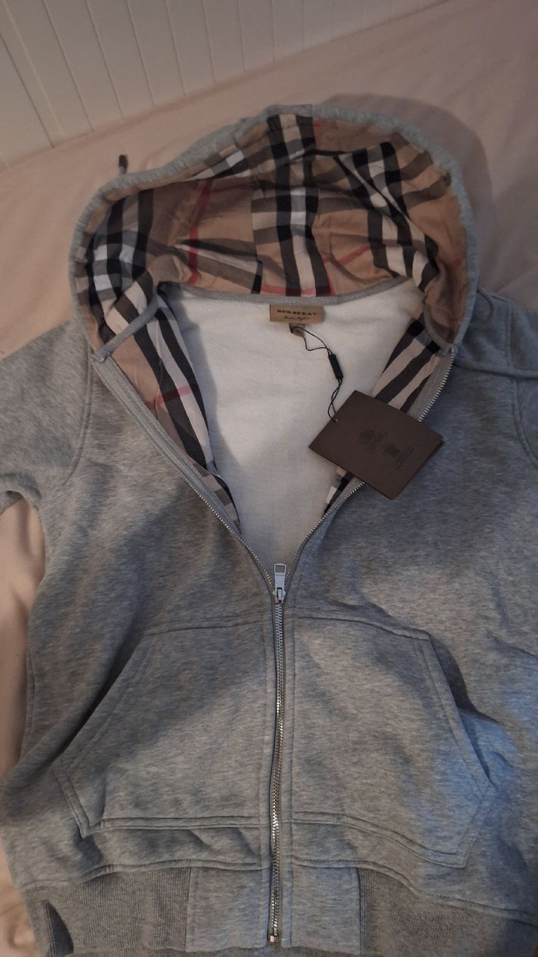 burberry zipper (Neu und originalverpackt) in Burgdorf für CHF 110 ...