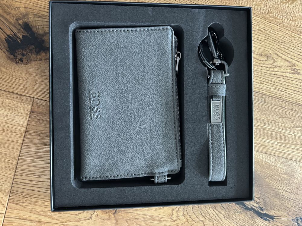 Key chain and card and coins wallet Hugo Boss NEW | Kaufen auf Ricardo