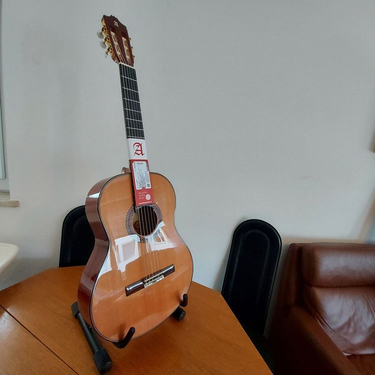 Alhambra gitarre 7c (Neu und originalverpackt) in Allschwil für CHF 645 ...