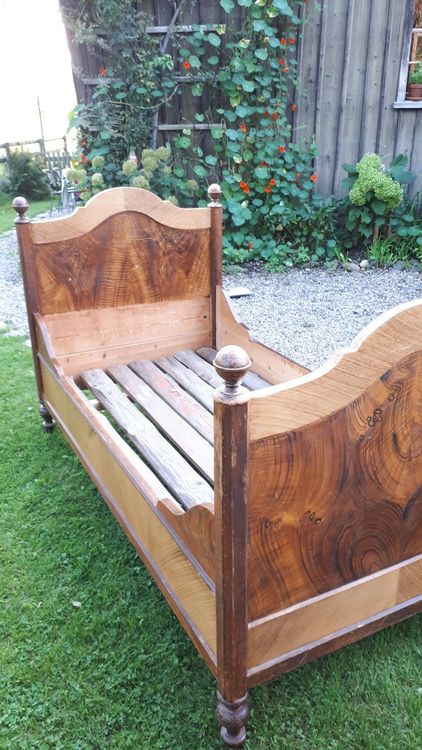2 antike Bettgestelle mit Rost, Doppelbett, Tannenholz | Kaufen auf Ricardo