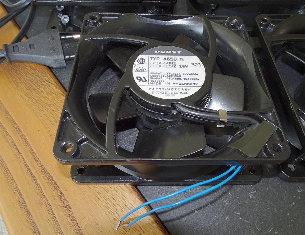 5 Stk. Papst Axial-Lüfter 119x119x38 AC 230V mit Zusatzmat. (Gebraucht ...