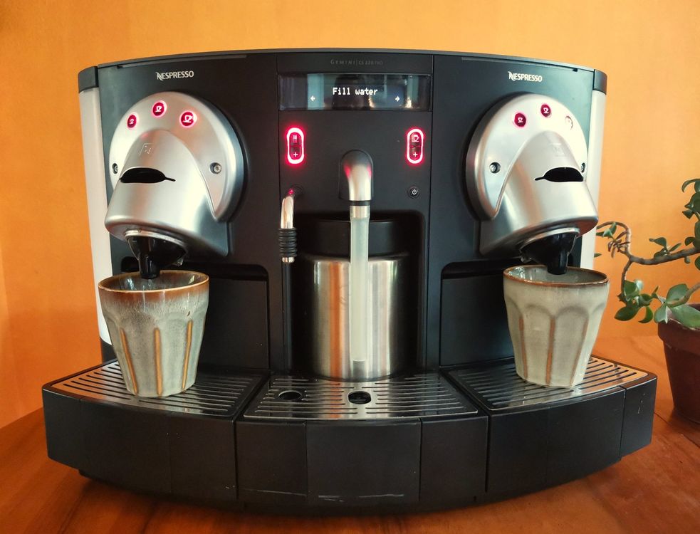 Nespresso Gemini CS 220 PRO - Kaffeeautomat | Kaufen auf Ricardo