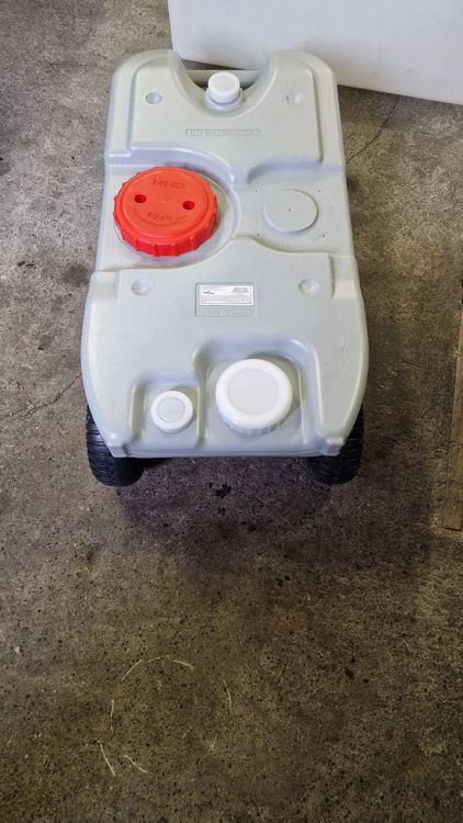 Camping-Wassertank mit Rollen 40 L grau (Gebraucht) in Schüpfheim für ...