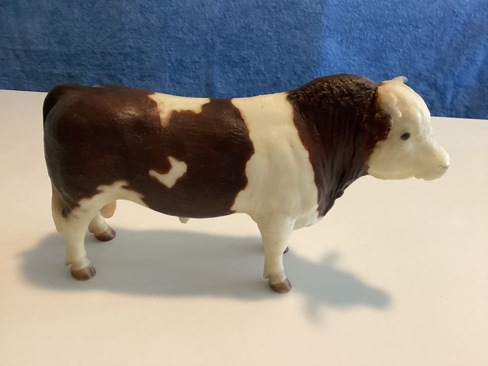 Breyer Simmentaler Bulle. (Gebraucht) in Biel/Bienne für CHF 25 – mit ...