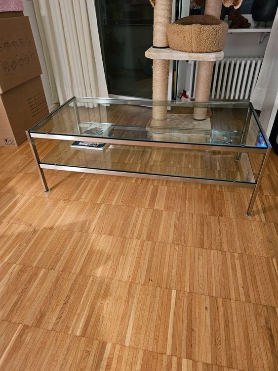 Schöner Salontisch mit zwei Glasablagen | Kaufen auf Ricardo