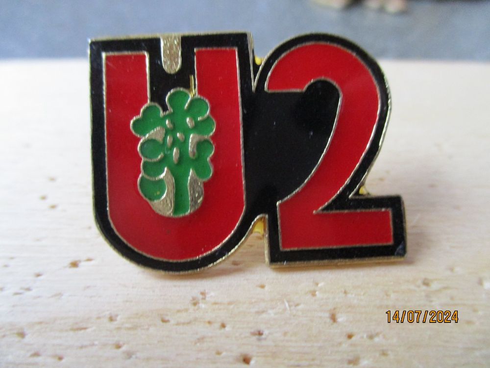 U2 Rock Gruppe Pin (Neu (gemäss Beschreibung)) in Felsberg für CHF 0.5 ...