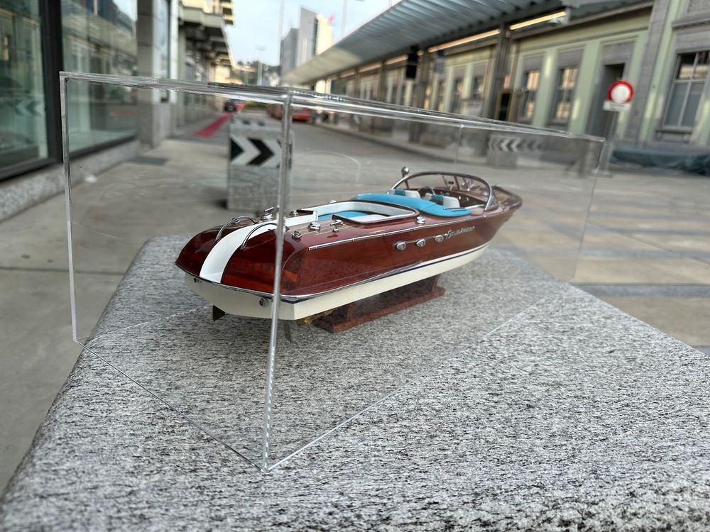Riva Aquarama wood 53cm model + vitrine | Kaufen auf Ricardo