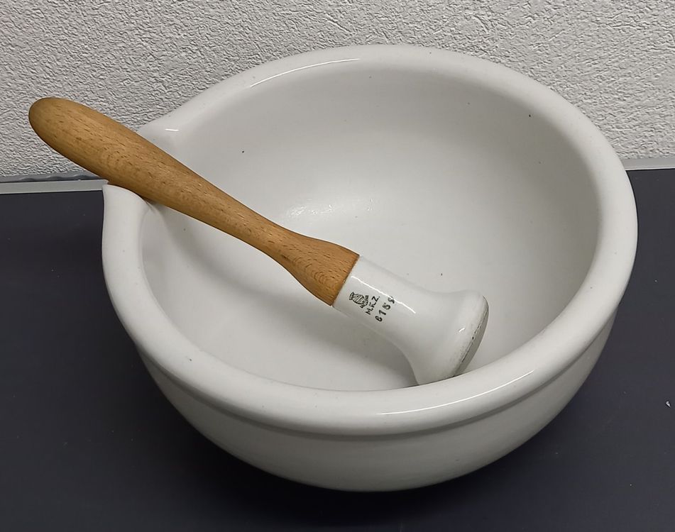 SCHWERE *REIBSCHALE/MÖRSER MIT PISTILL* DM 27/H 12/P.L 26CM | Kaufen ...