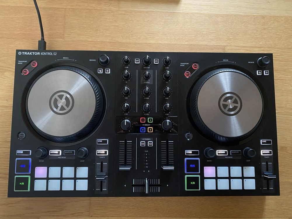 DJ Controller Traktor Kontrol S2 MK3 + Traktor Software (Neu (gemäss ...