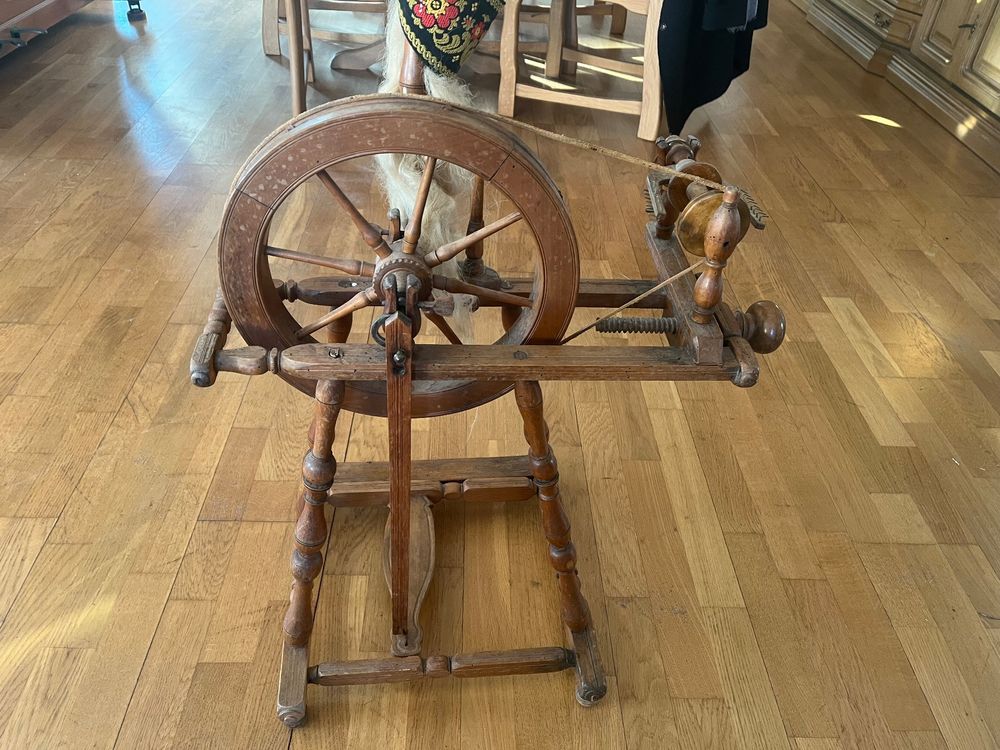 Antikes Spinnrad aus Holz – dekorativ & vollständig (Gebraucht) in ...