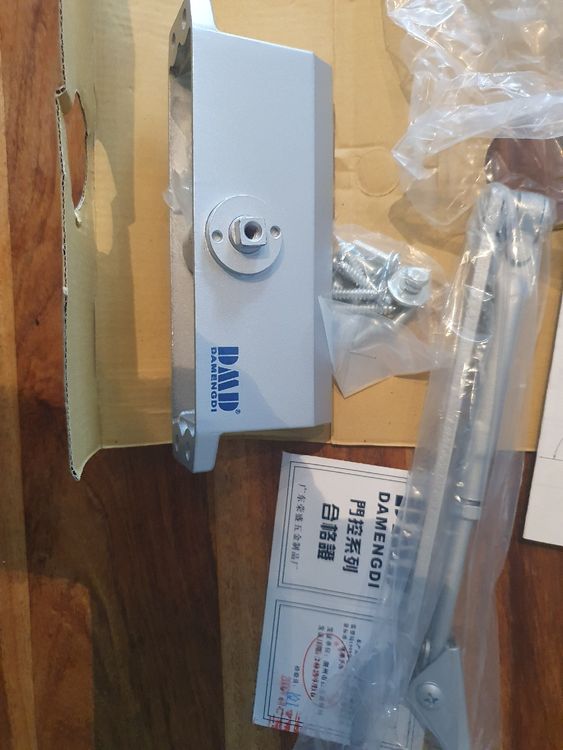 Automatischer hydraulische Türschliesser (Neu (gemäss Beschreibung)) in Zizers für CHF 20 – mit ...