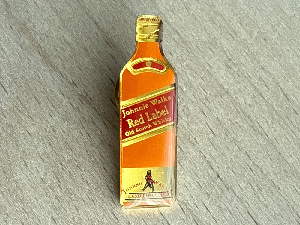 Pin Johnnie Walker Red Label (Gebraucht) in Glattbrugg für CHF 1 – mit ...