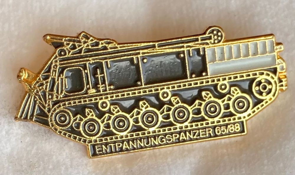 Panzer Pin Schweizer Armee (Gebraucht) in Thun für CHF 11.2 – mit ...