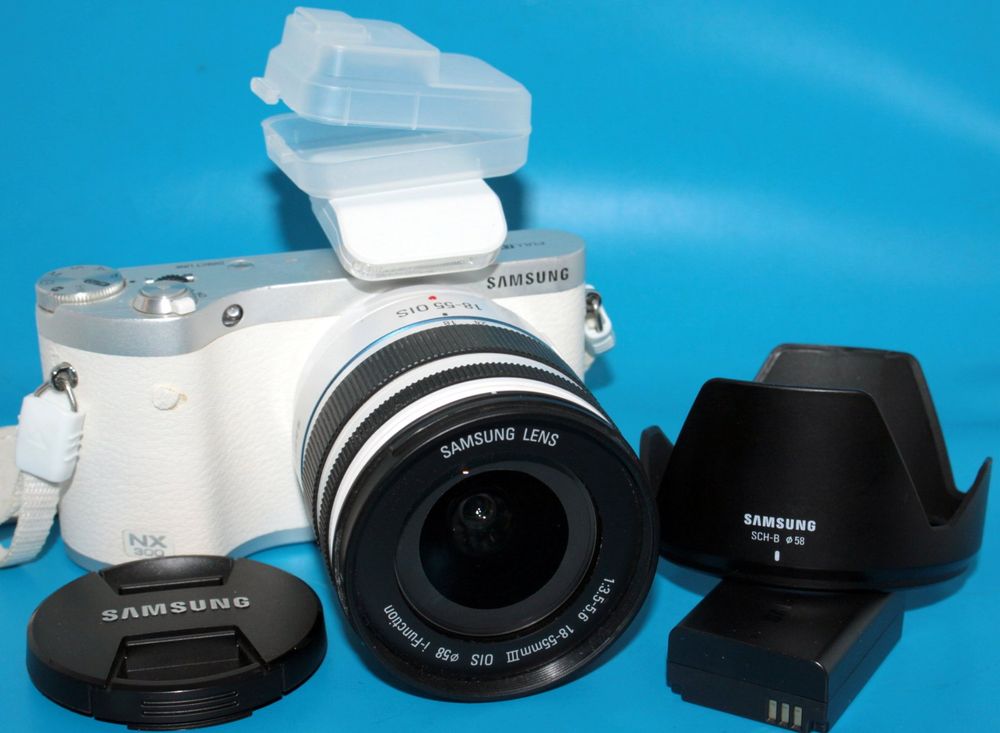 SAMSUNG NX 300 + OIS 18-55 + Sonnenblende +Blitz + 1 Akku | Kaufen auf ...