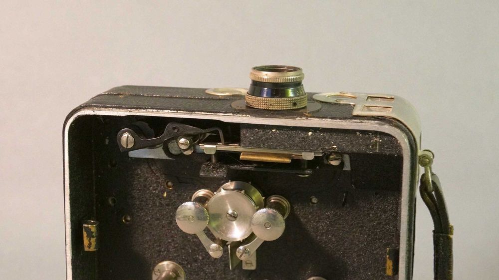 Cine Nizo 8e Filmkamera N8 1937 Rarität Federwerk Läuft Gebraucht In