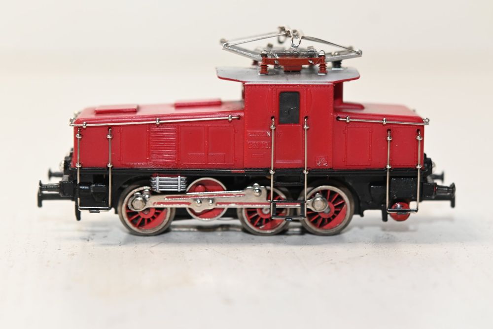 E 63 02 Märklin HO/AC läuft nur rückwärts + Quitscht | Kaufen auf Ricardo