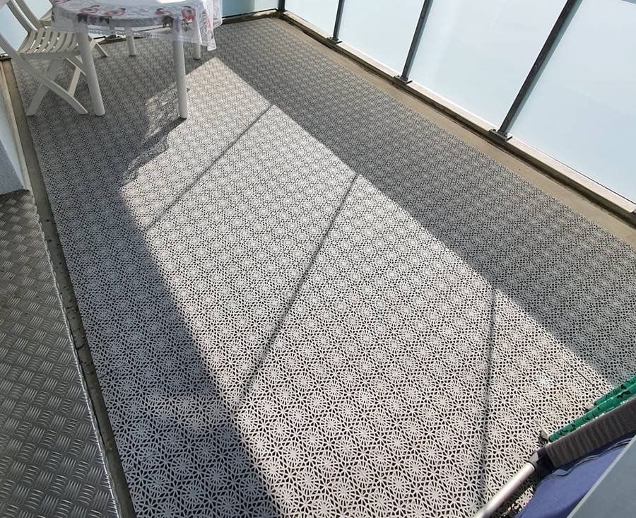 121 Stück Bergo Klick-Bodenplatten ROYAL Grau Balkon/Garten (Gebraucht ...