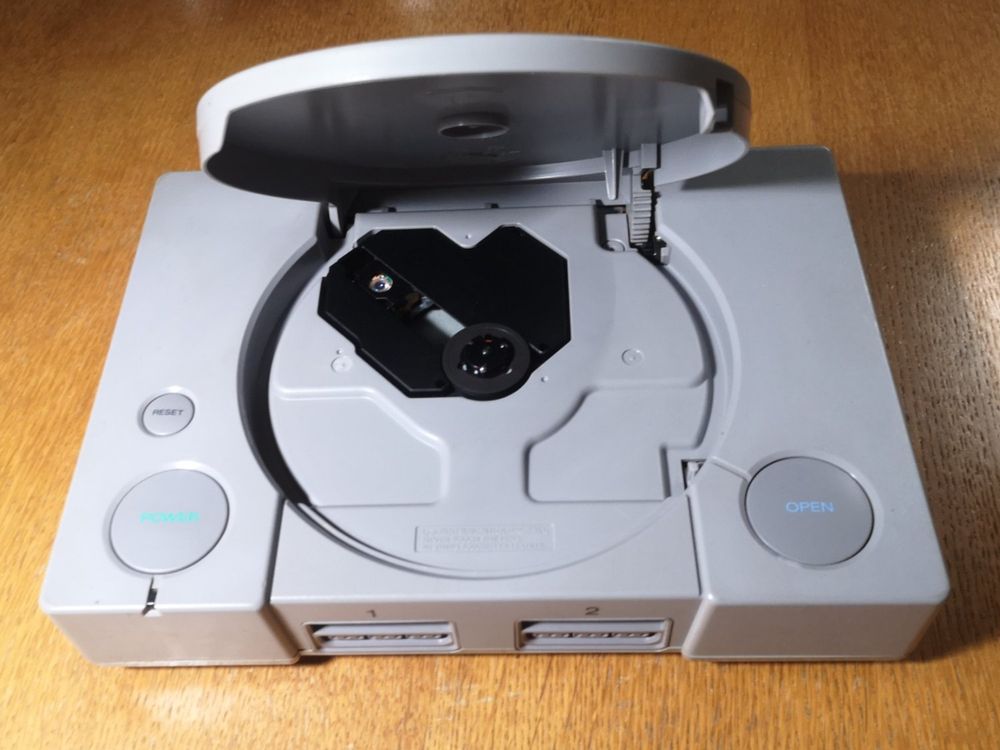 Playstation 1 SCPH-1002 in gutem Zustand mit GTA 1 | Kaufen auf Ricardo