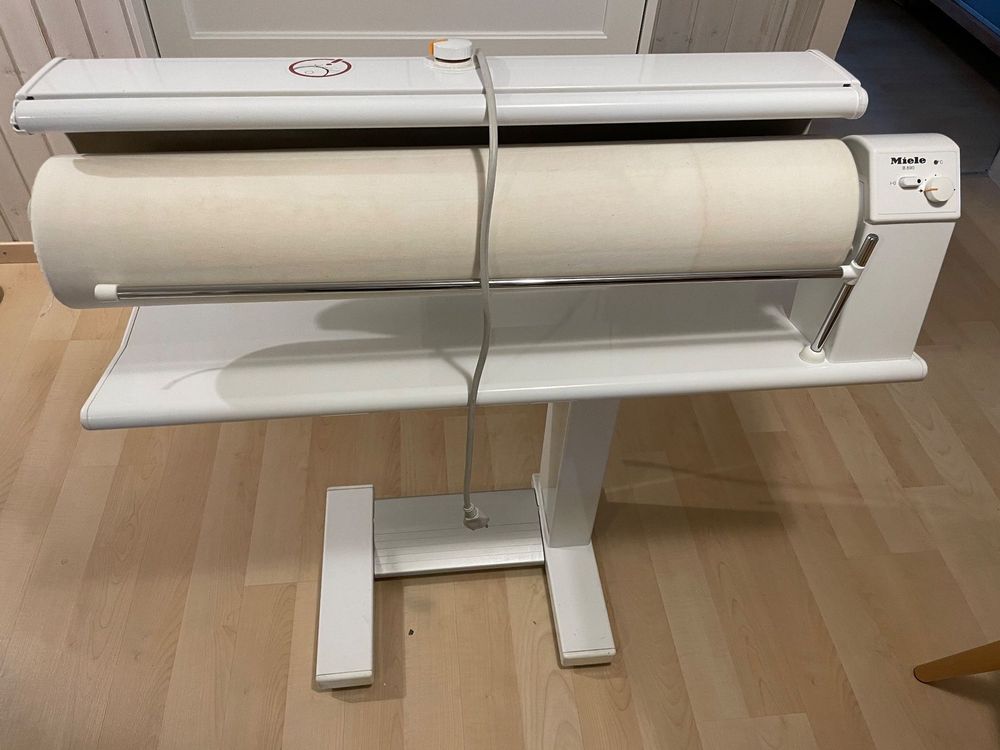 Bügelmaschiene Miele B890 (Gebraucht) in Arth für CHF 210 – nur Abholung auf Ricardo kaufen