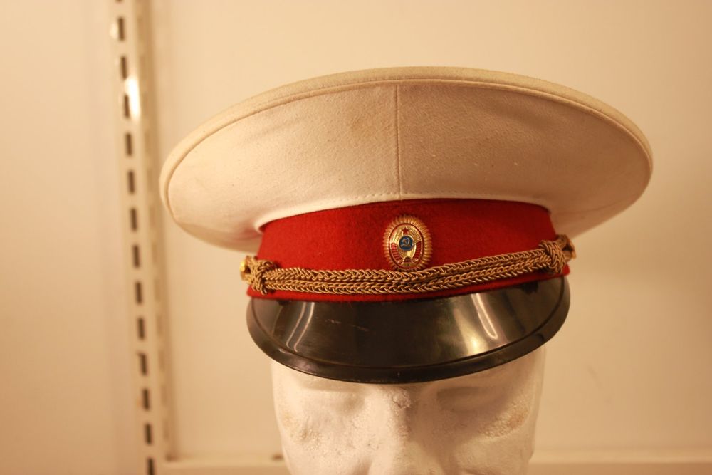 Casquette police CCCP (Gebraucht) in La plaine für CHF 21 – mit ...