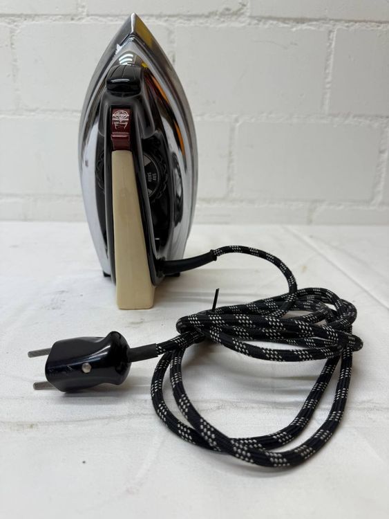 Vintage Bügeleisen R 555 (Gebraucht) in Roggwil BE für CHF 19 – nur Abholung auf Ricardo kaufen