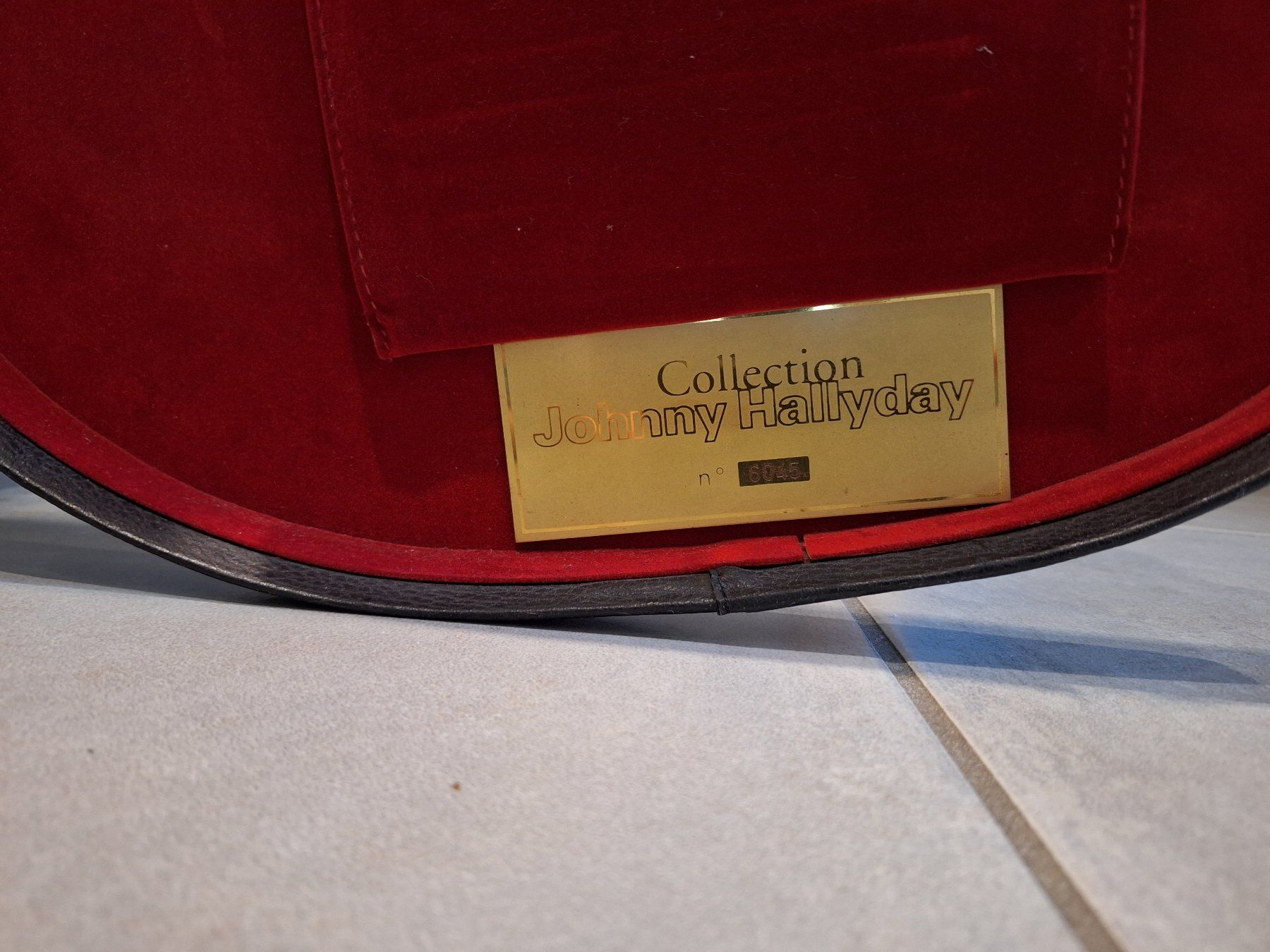 Collection Johnny Halliday coffret guitarre (D'occasion) à Pieterlen ...