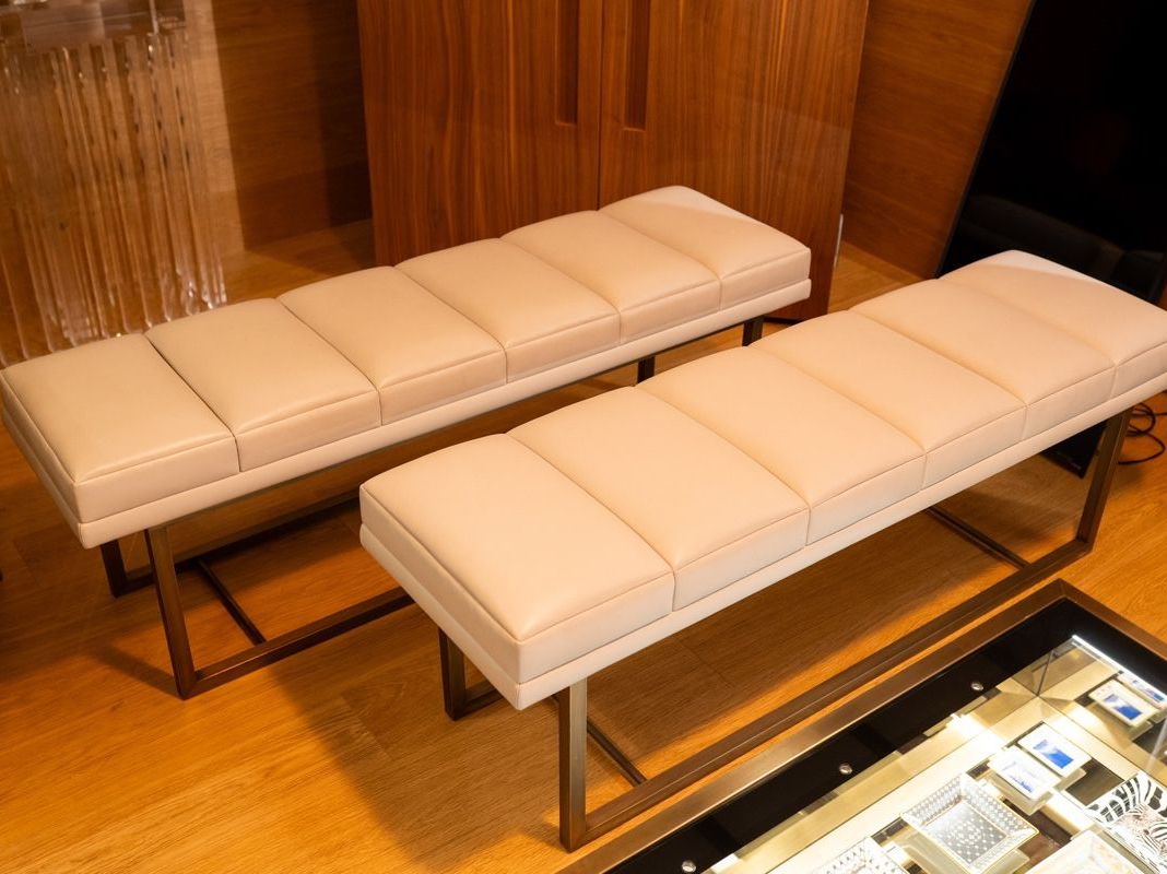 Paire de bancs en cuir véritable – Maison Dupin Genève (D'occasion) à ...