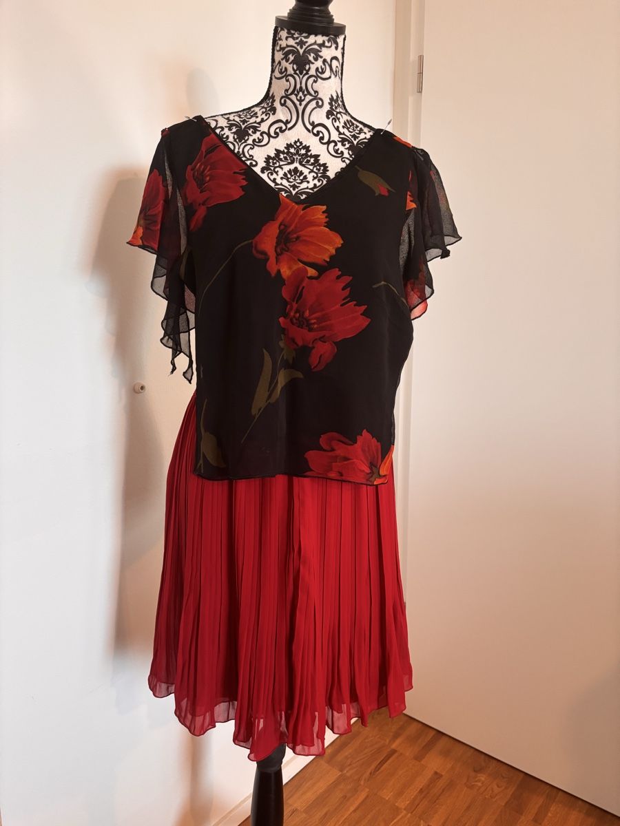 Roter Plissee-Rock Und Oberteil, festlich, Gr. 38, (Gebraucht) in Basel ...