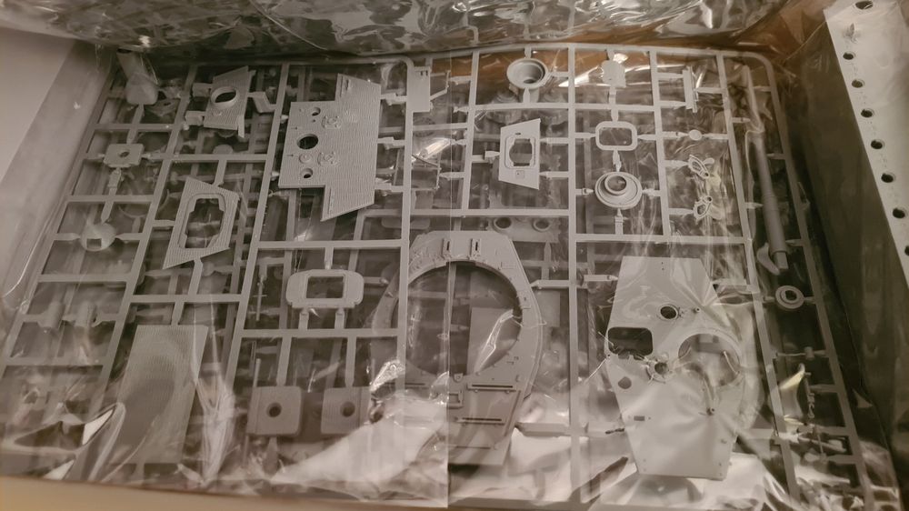 1:35 King Tiger Henschel Zimmerit Interior kit - Takom 2045 | Kaufen ...