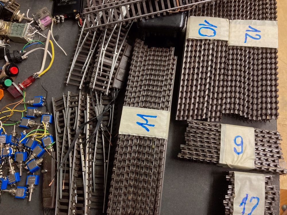 Kleinbahn Schienen,Weichen,Trafo,Material,Gebäude(mit Licht) (Gebraucht ...