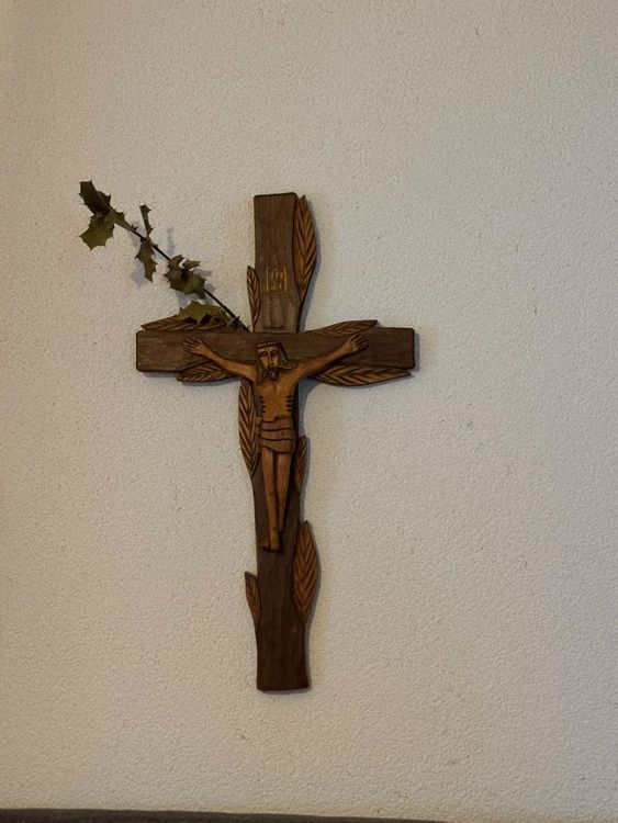 Holzkreuz mit Jesus-Figur, geschnitzt, Wandkreuz, Handarb... (Gebraucht ...