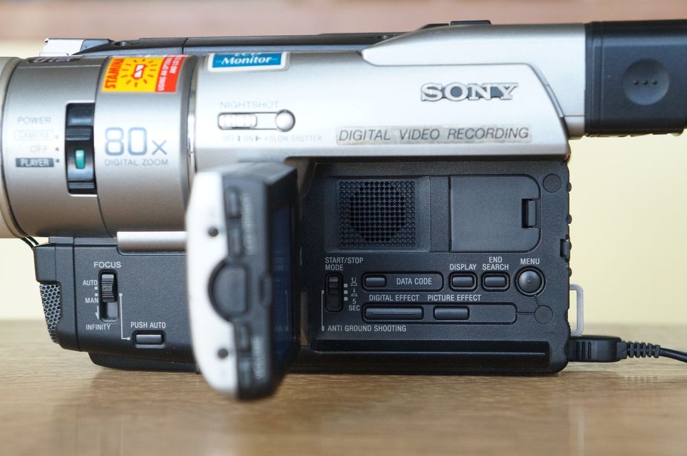 Sony TRV110E Digital8 (V8+Hi8 Kompatibel) mit FireWire 1394 (Gebraucht ...