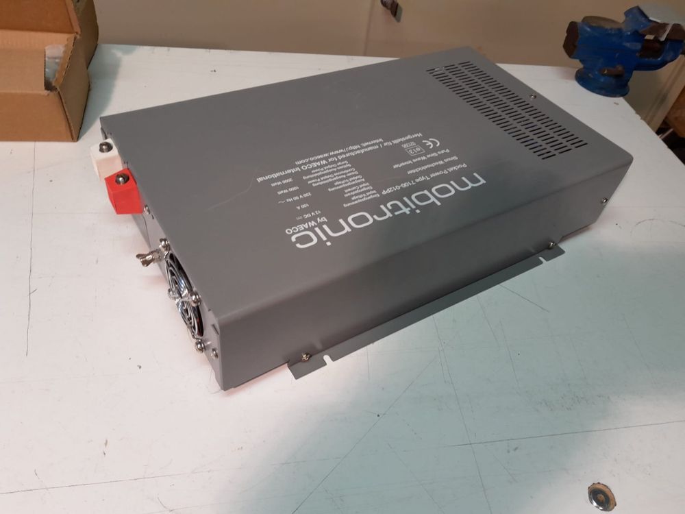 Sinus-Inverter/ Wechselrichter Waeco 1000/2000 Watt | Kaufen auf Ricardo