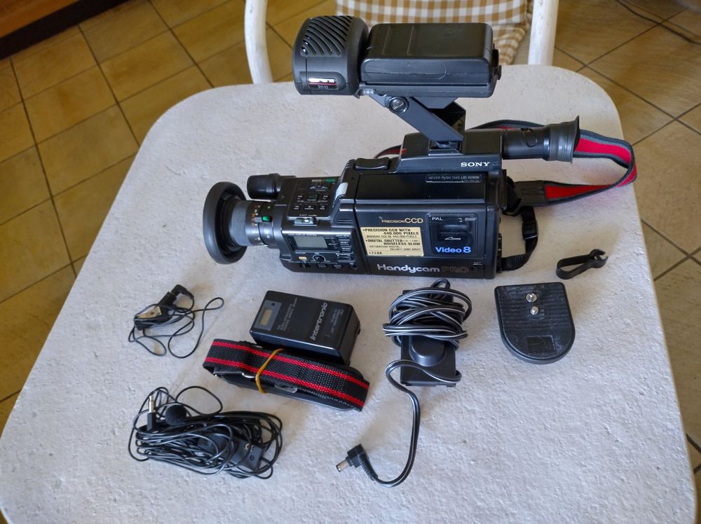 Sony Handycam Pro CCD-V90E | Kaufen auf Ricardo
