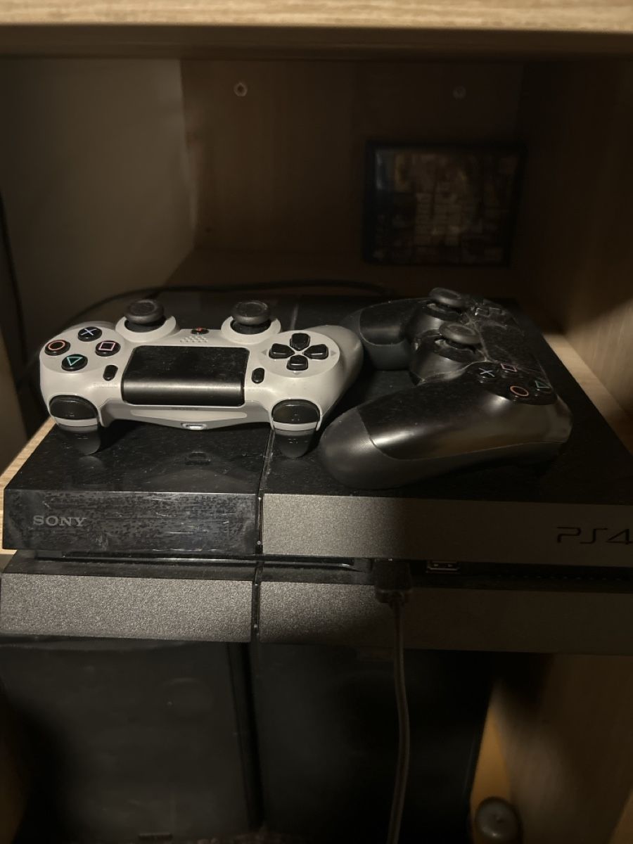 Playstation 4 Console with 2 Controllers & 3 Games! (Gebraucht) in ...