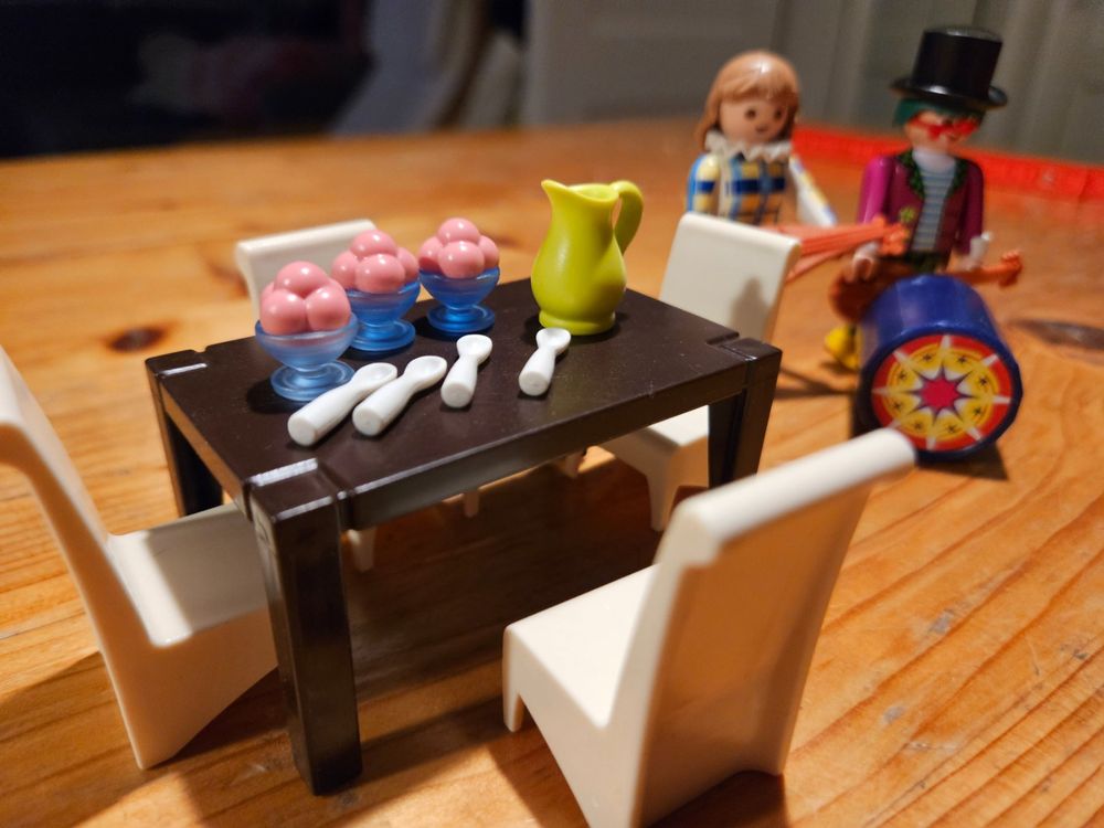 playmobil Esstisch und zwei Clowns (Gebraucht) in Wettingen für CHF 1 ...