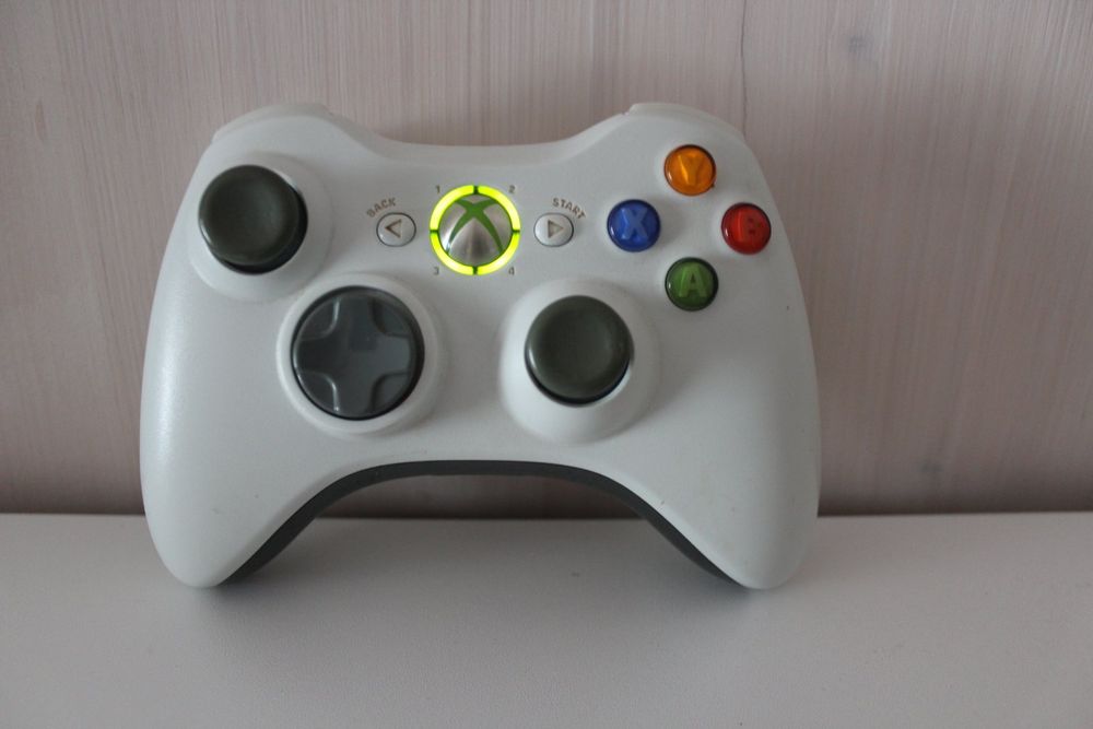 Microsoft XBOX 360 Wireless Controller - weiss (Gebraucht) in Ebertswil für CHF 15 – mit ...