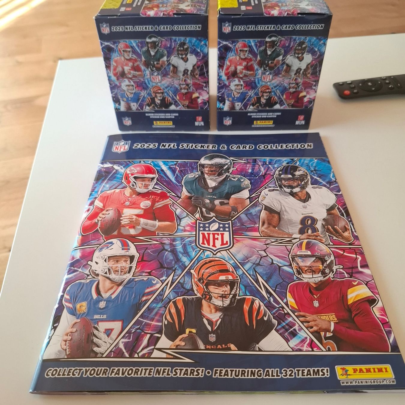 NFL 2025 Panini Sticker und Karten Bundle (Neu und originalverpackt) in ...