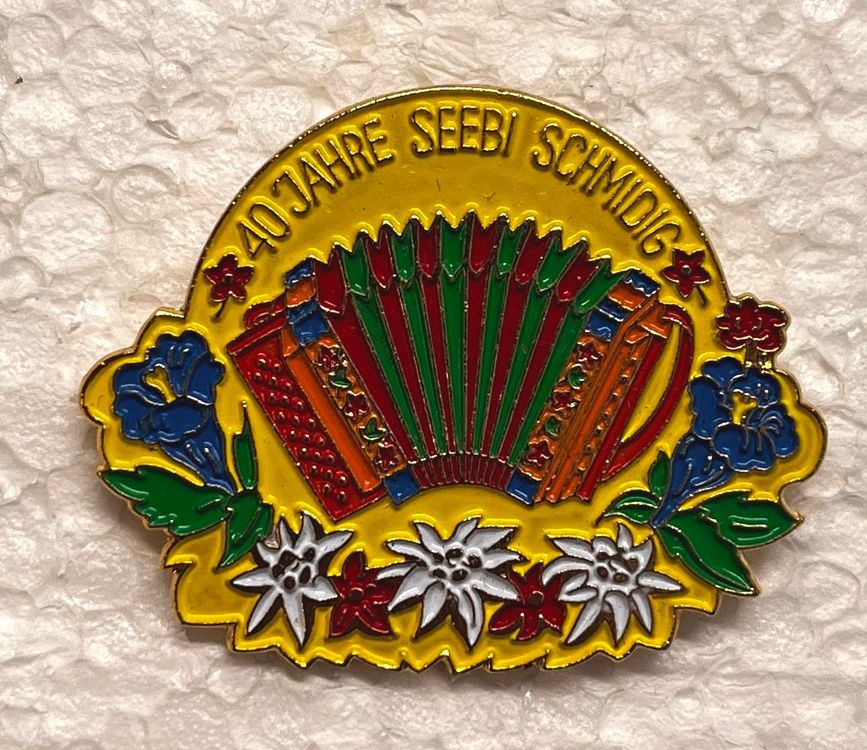 Pin Simone Erni - 40 Jahre Seebi Schmidig | Kaufen auf Ricardo