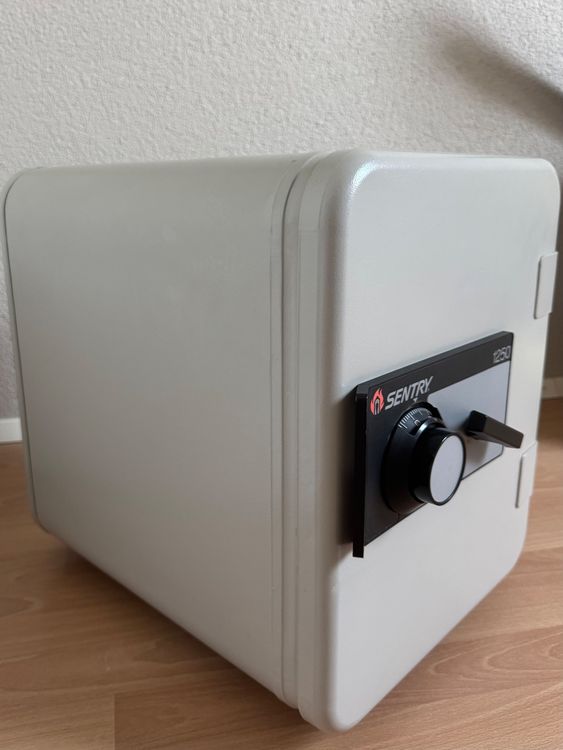 Sentry Safe 1250 (Fireproof Safe with Combination Lock) (Gebraucht) in ...