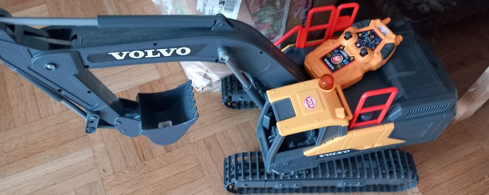 Dickie Volvo Bagger ferngesteuert (Gebraucht) in Visp für CHF 18 – mit ...