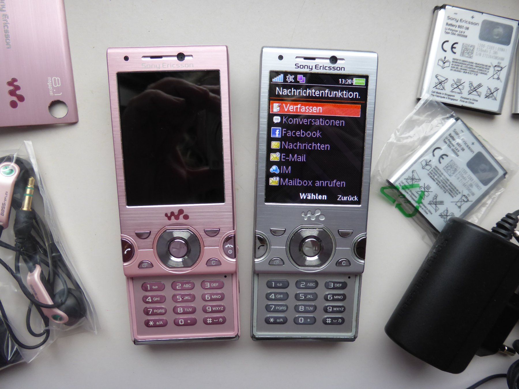 2 SONY ERICSSON HANDY WALKMAN W995 MIT LADEKABEL-KOPFHÖRER (Gebraucht ...