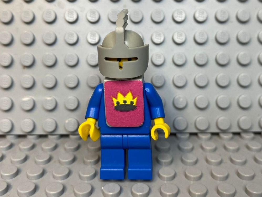 Lego Castle CAS081S: Classic - Yellow Castle Knight Blue (Gebraucht) in ...